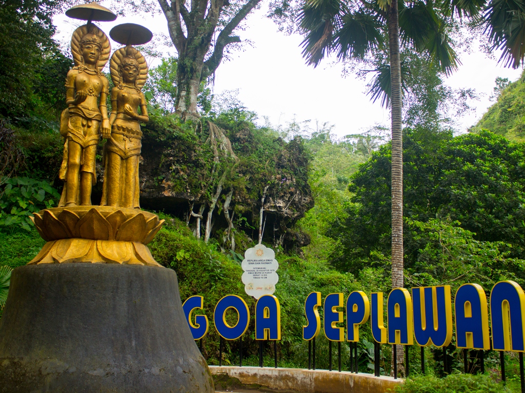 Patung Dewa Siwa Dan Dewi Parwati Gallant Tsany A/travelingyuk - Statue ...