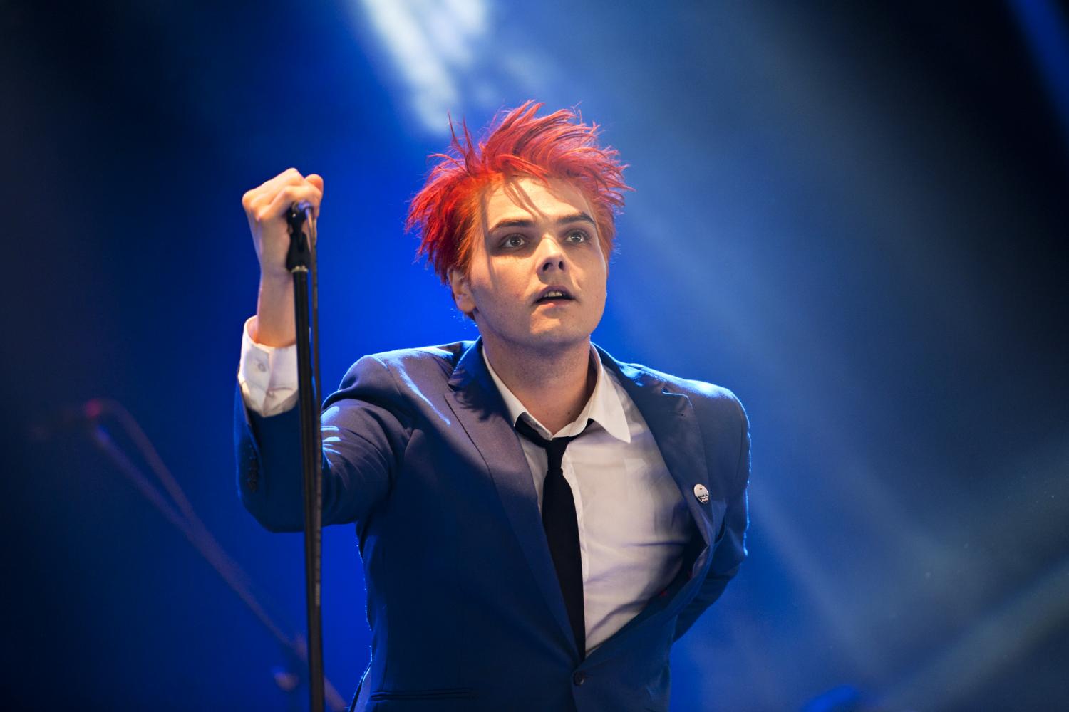 Gerard Way Hesitant Alien Live (#1140316) - HD Wallpaper & Backgrounds ...