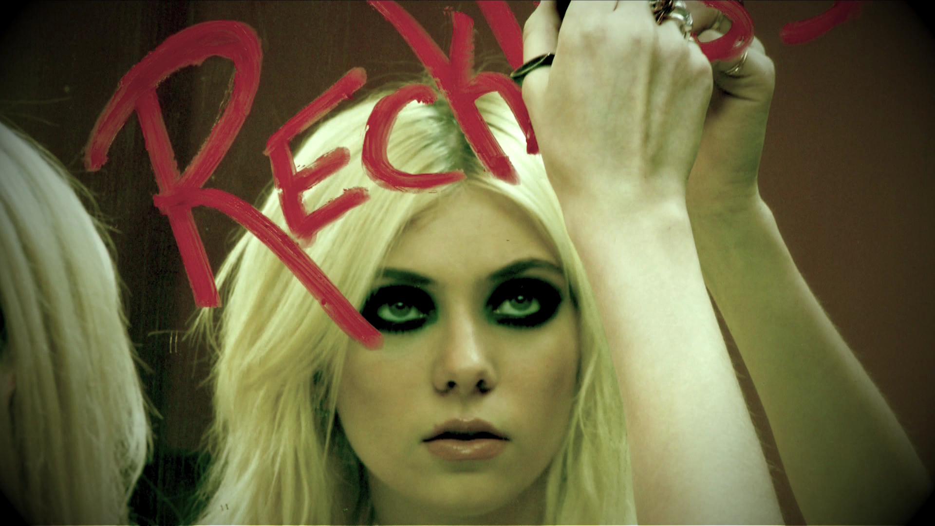 The Pretty Reckless Wallpaper (#1275835) - HD Wallpaper & Backgrounds ...