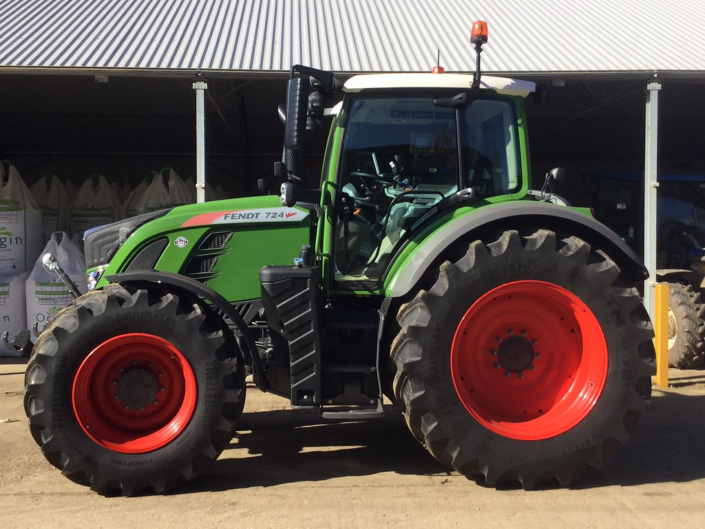 Trelleborg Tm1060 Agri Tires And Fendt 724 Tractor - Tractor (#1288664 ...