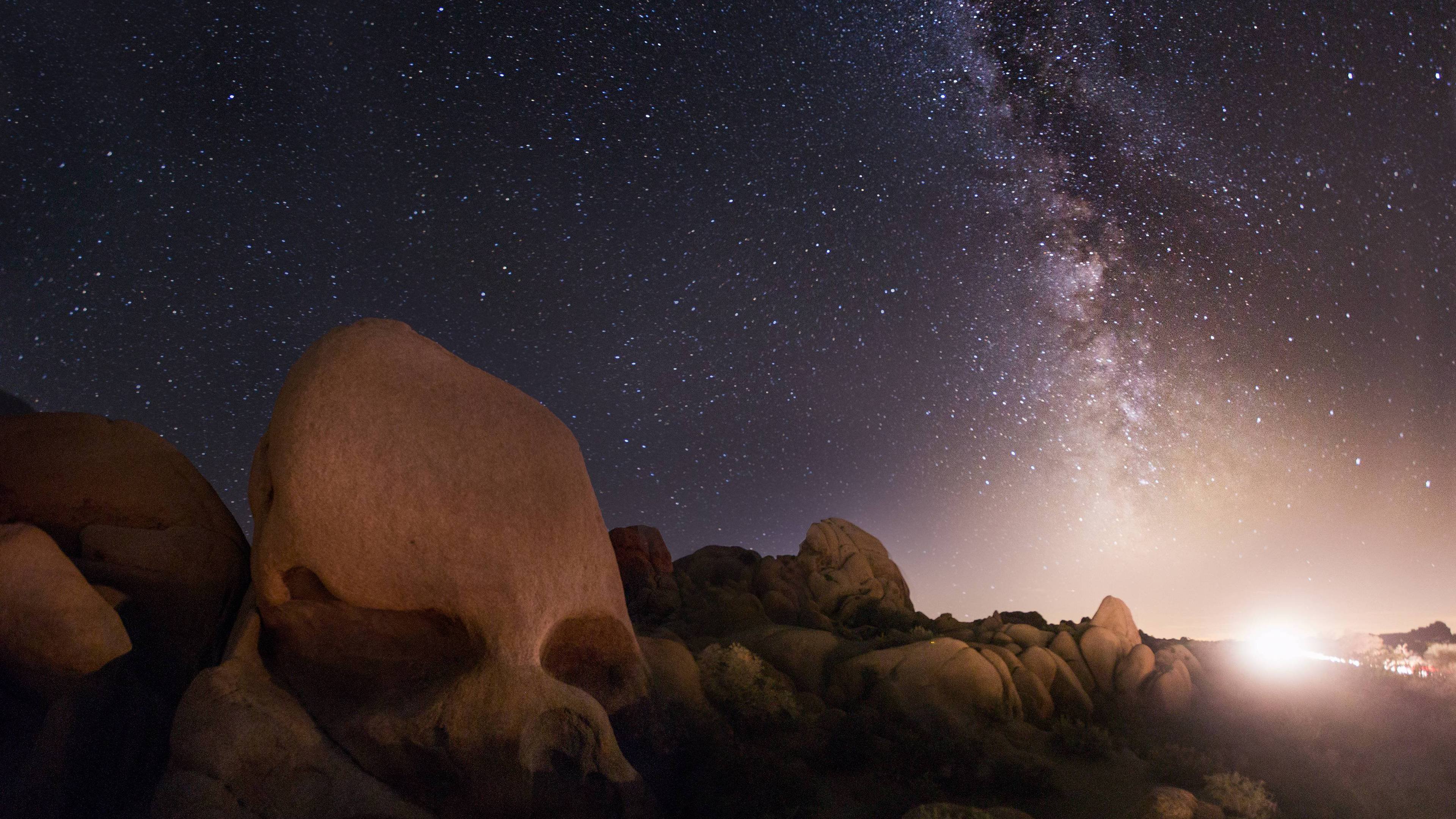 This Giant Rock Is Called Skull Rock Wallpaper - Joshua Tree Night ...