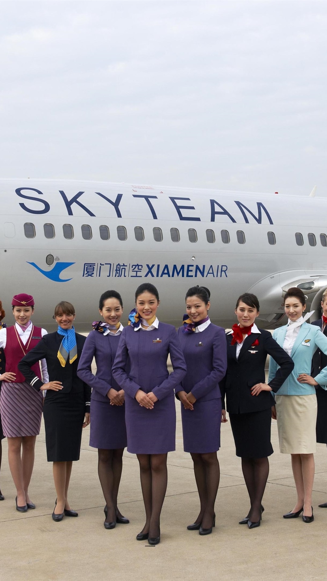 Download Download This Wallpaper - Skyteam Members Flight Attendants On ...