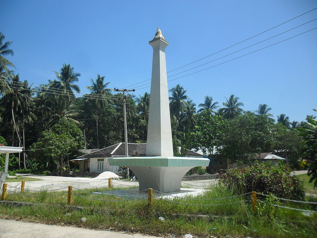 Tugu Mini Monas Muara Badak - Tree (#1415771) - HD Wallpaper ...