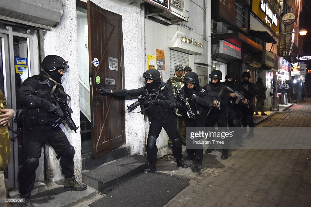 Indian Nsg Commandos Act Out A Mock Drill Conducted - Nsg Commando In ...