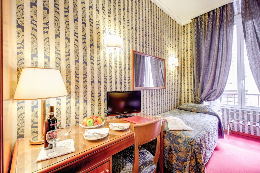 Hotel Invictus Rome - Window Covering (#1612152) - HD Wallpaper ...