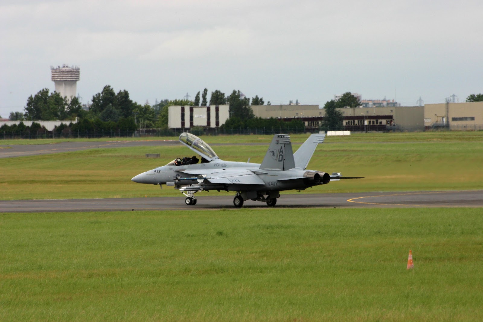 F18 Hornet Canopy Open On Runway Aircraft Wallpaper - F18 (#1637782 ...