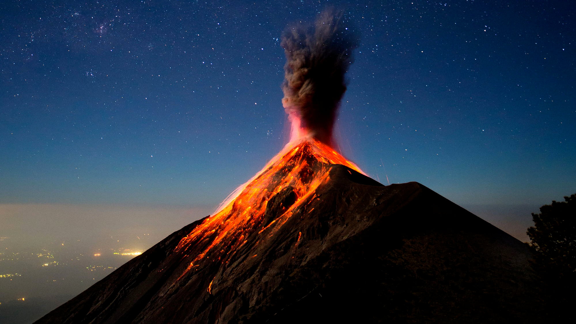 Volcano Illustration, Volcanic Eruption Hd Wallpaper - Volcan De Fuego ...