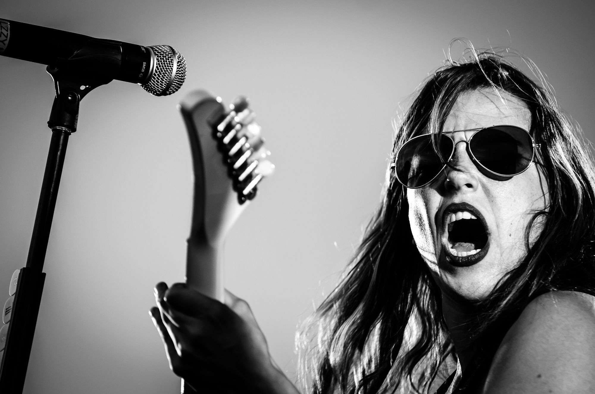 Halestorm Wallpaper - Rock Singer Into Microphone (#1753424) - HD ...