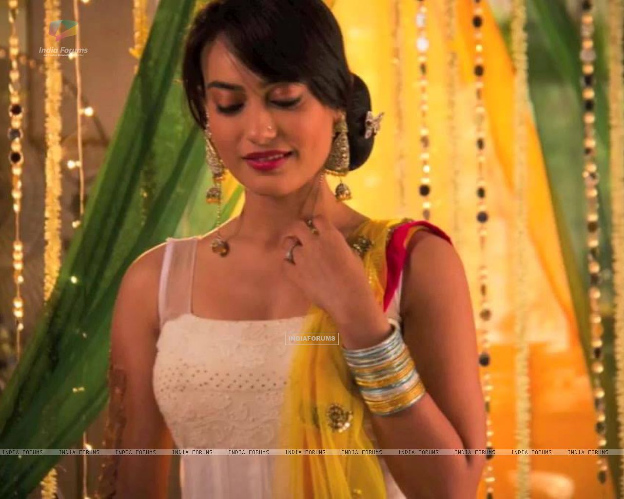Asad And Zoya Wallpaper - Surbhi Jyoti As Zoya (#1760718) - HD ...