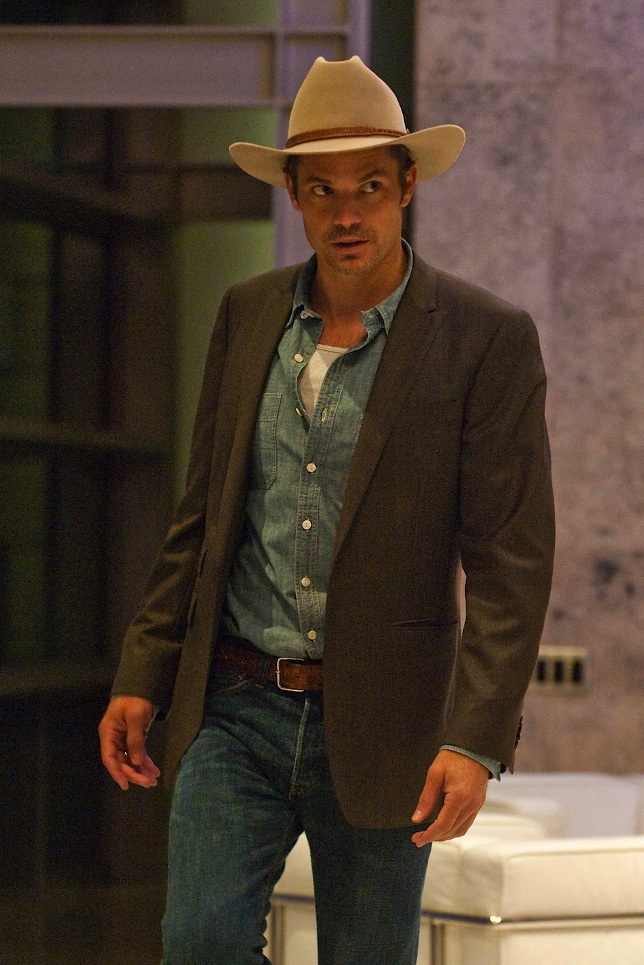 Justified Raylan's Gray Suit Coat And Jeans - Timothy Olyphant Images ...