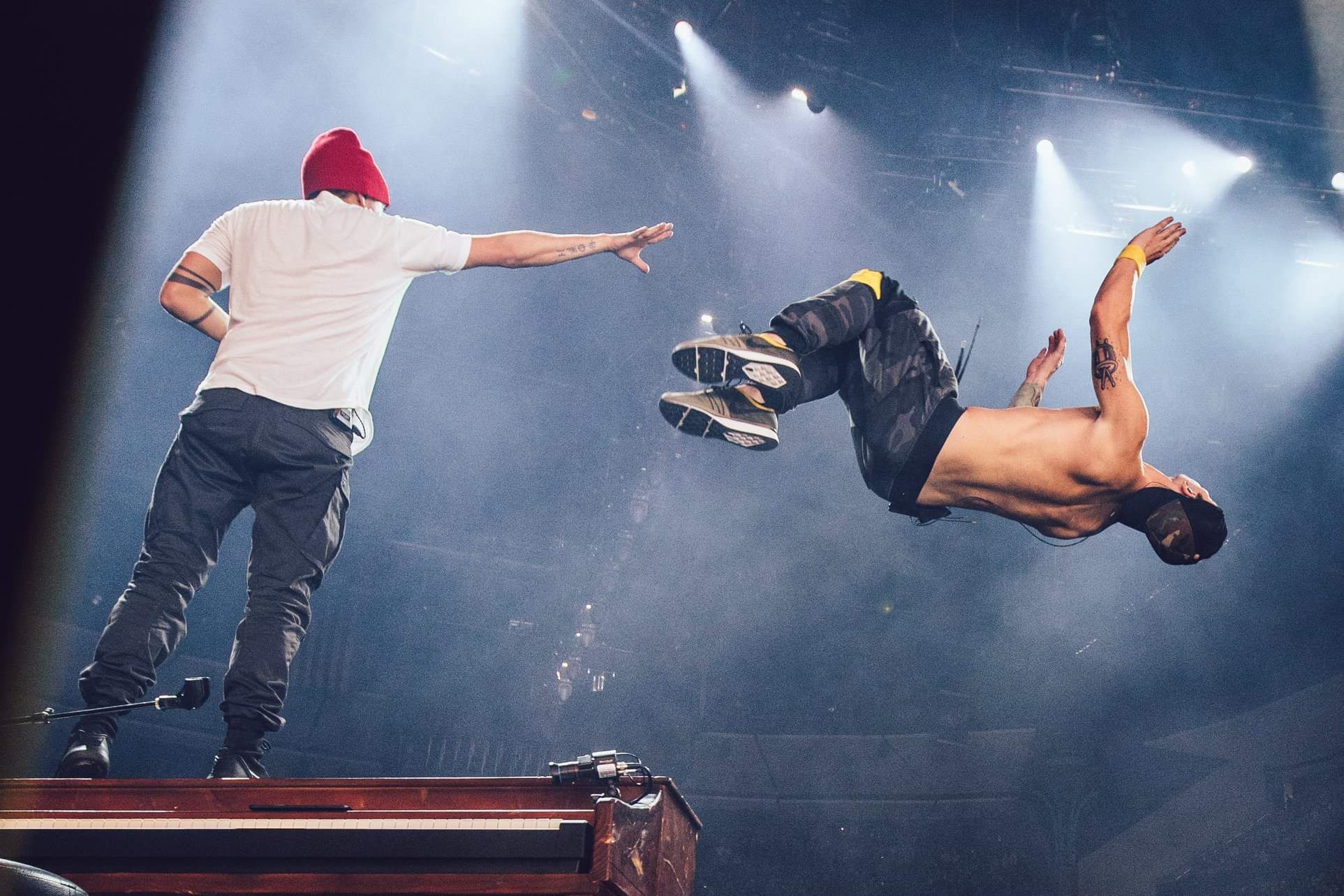 The Backflip - Brendon Urie And Josh Dun Backflip (#1786660) - HD ...