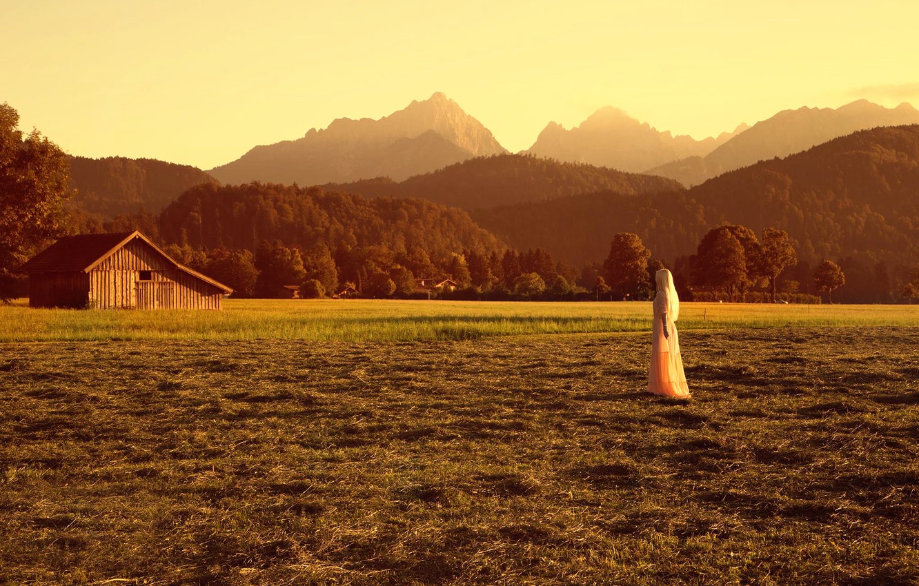 Photo Wallpaper Girl, Mountains, The Barn, Inese Stoner - Summit ...