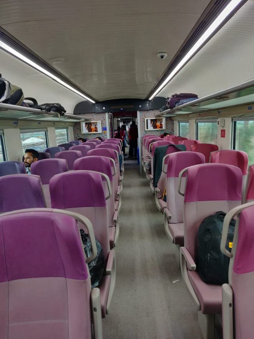 Download Photos Of Vande Bharat Express, Country's First Engine-less ...