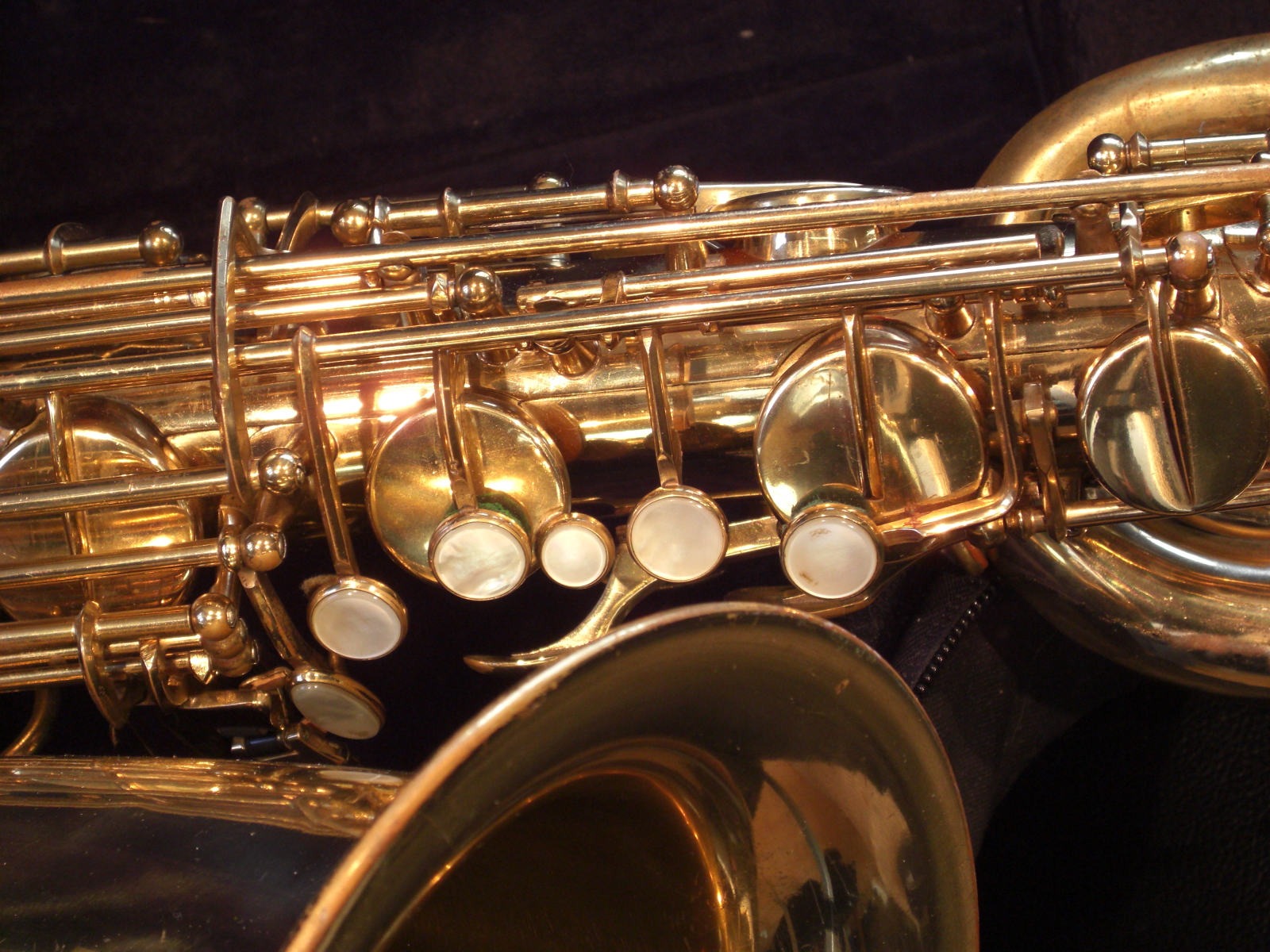 Bari Sax (#1922011) - HD Wallpaper & Backgrounds Download