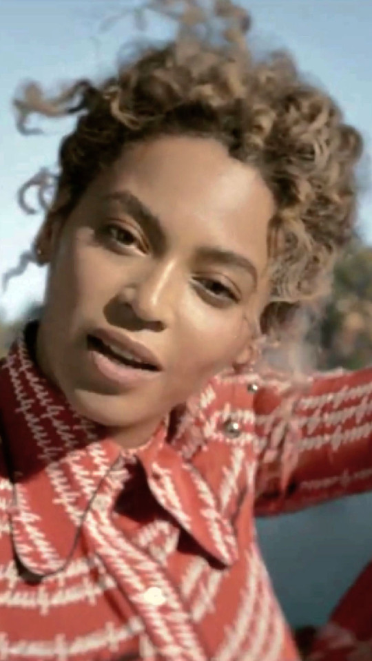 Messy Mya (#2086329) - HD Wallpaper & Backgrounds Download