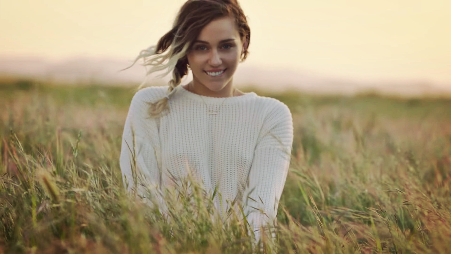 Mileycyrus - Miley Cyrus Wallpaper Malibu (#2171272) - HD Wallpaper ...