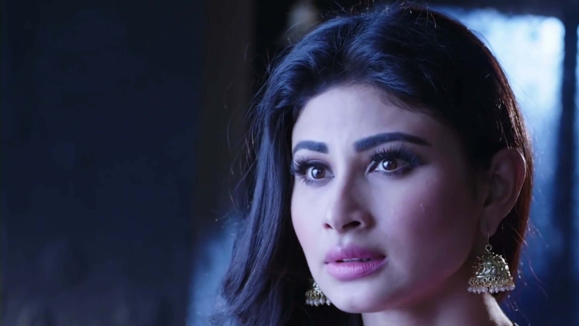 Mouni Roy In Naagin Actress Wallpaper - Long Lachi Song (#228998) - HD ...