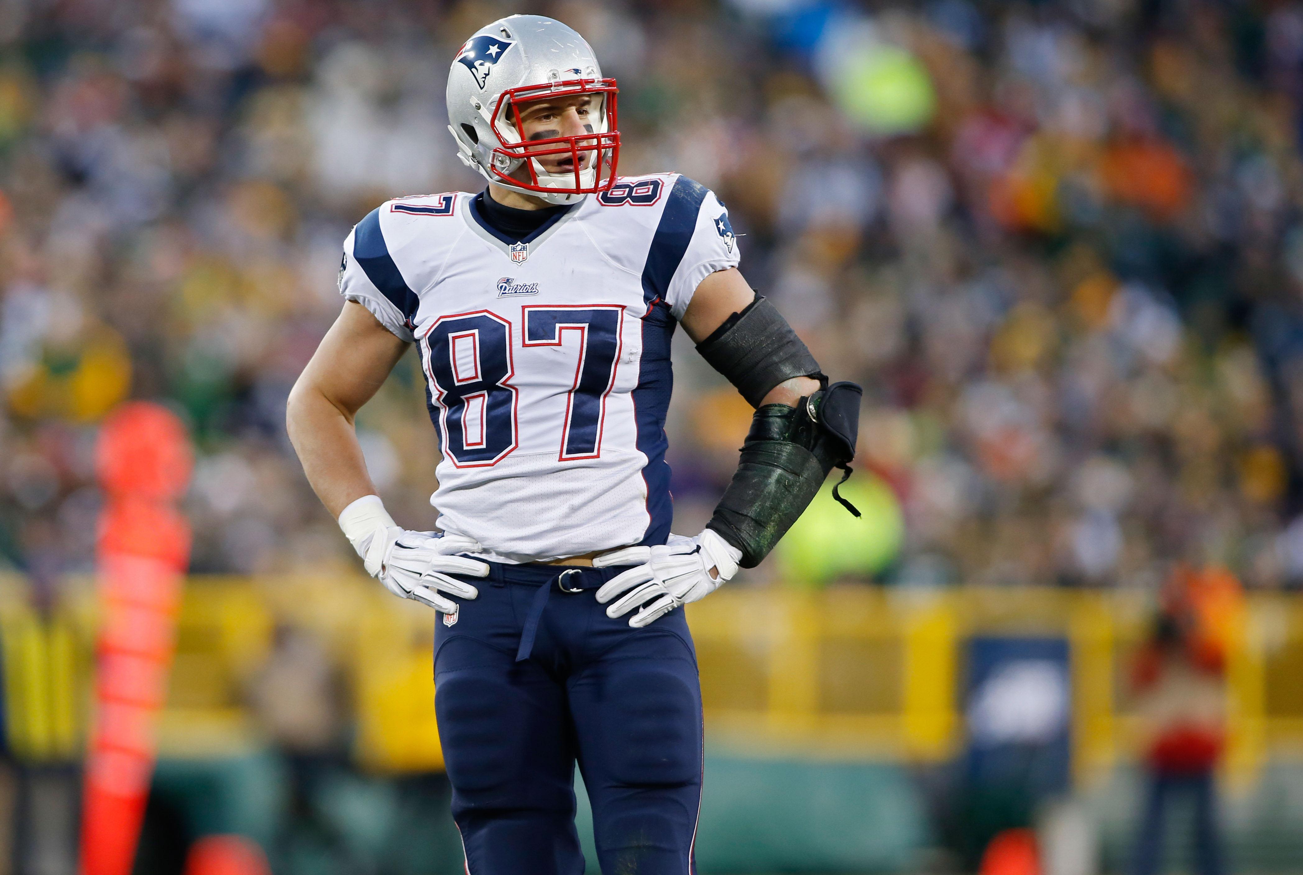Gronkowski Wallpaper - Rob Gronkowski In Game (#2206165) - HD Wallpaper ...