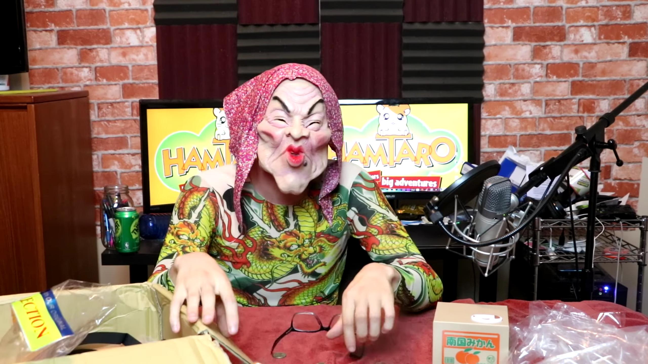 Sitting (#2361738) - HD Wallpaper & Backgrounds Download