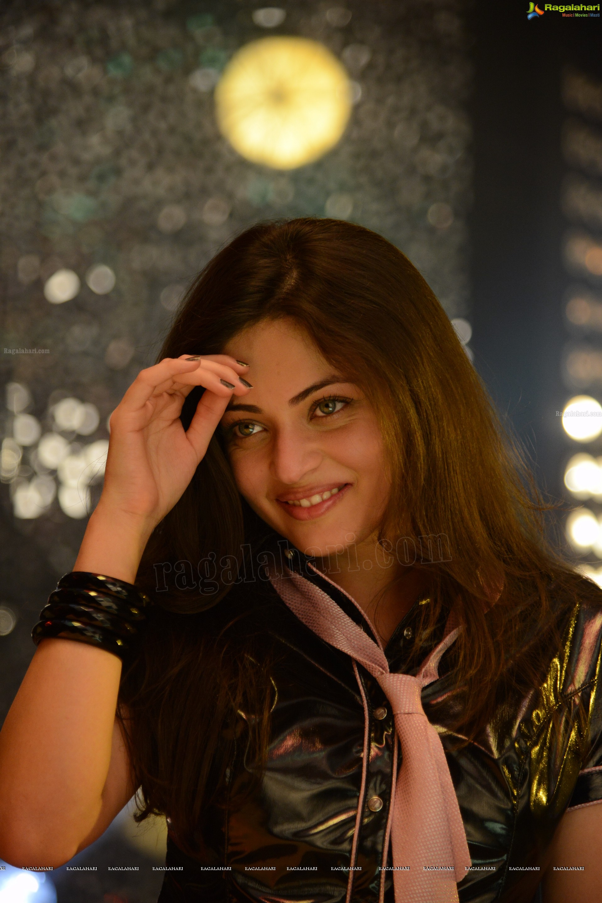 Sneha Ullal (#2470582) - HD Wallpaper & Backgrounds Download