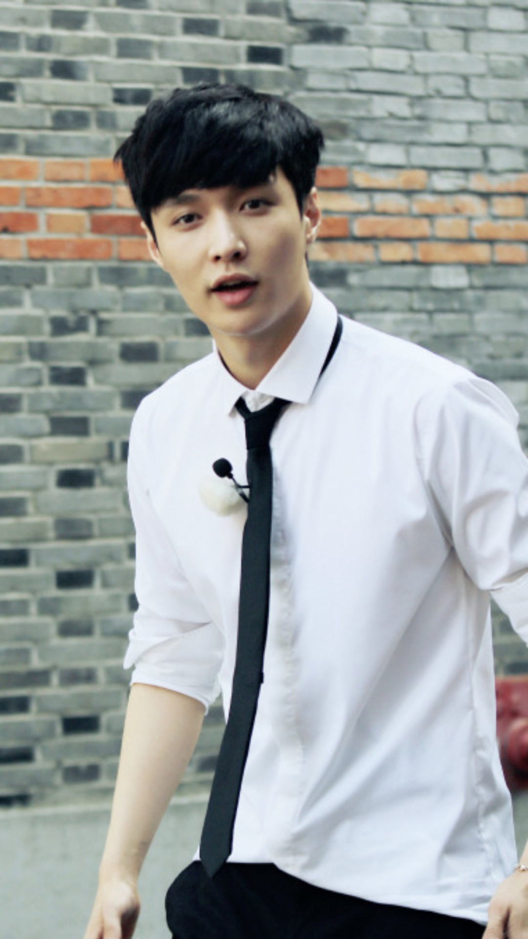 Exo Lay Wallpaper (#272423) - HD Wallpaper & Backgrounds Download