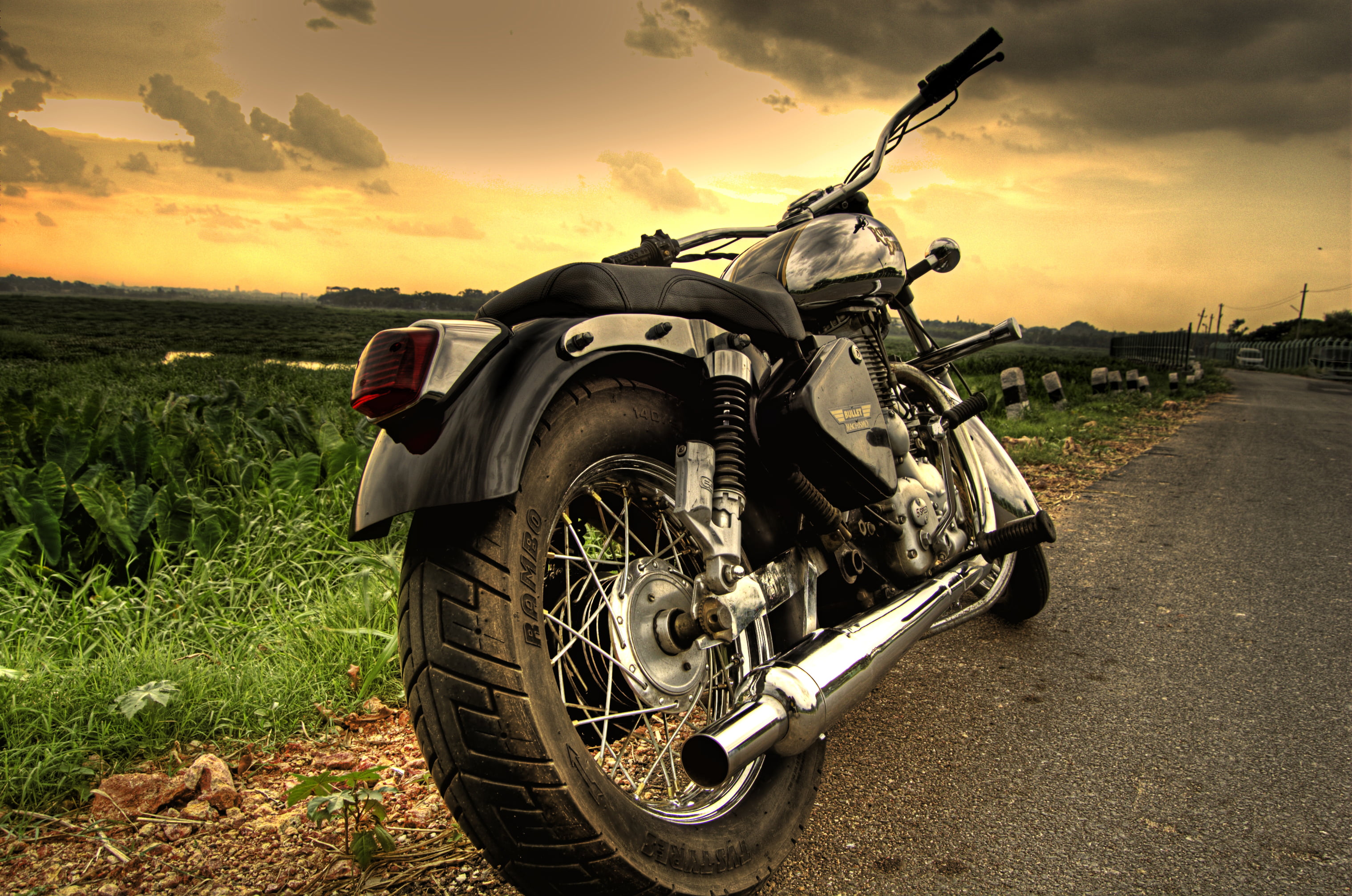 Royal Enfield Bullet Modified (#2851386) - HD Wallpaper & Backgrounds ...