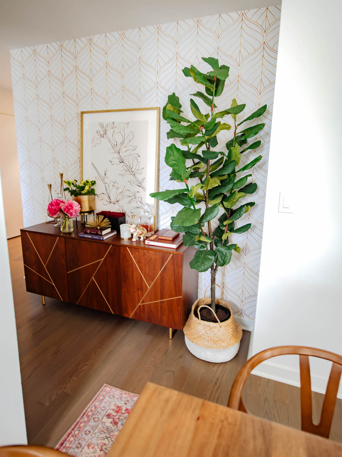 How To Apply Temporary Wallpaper In A Rental Apartment - Interior ...