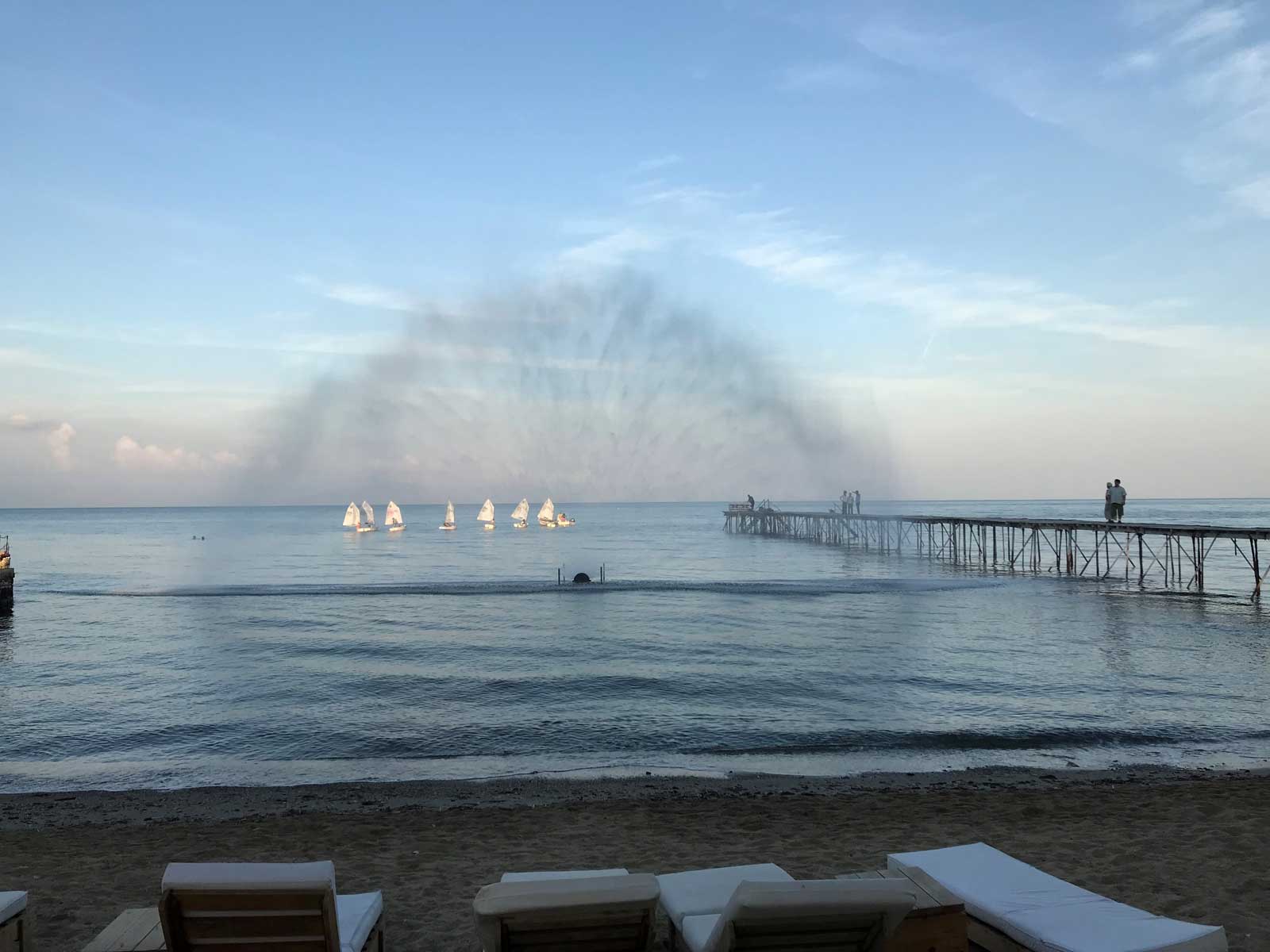 Water Screen Aquatique Show - Projecting Onto Water Daytime (#3226001 ...