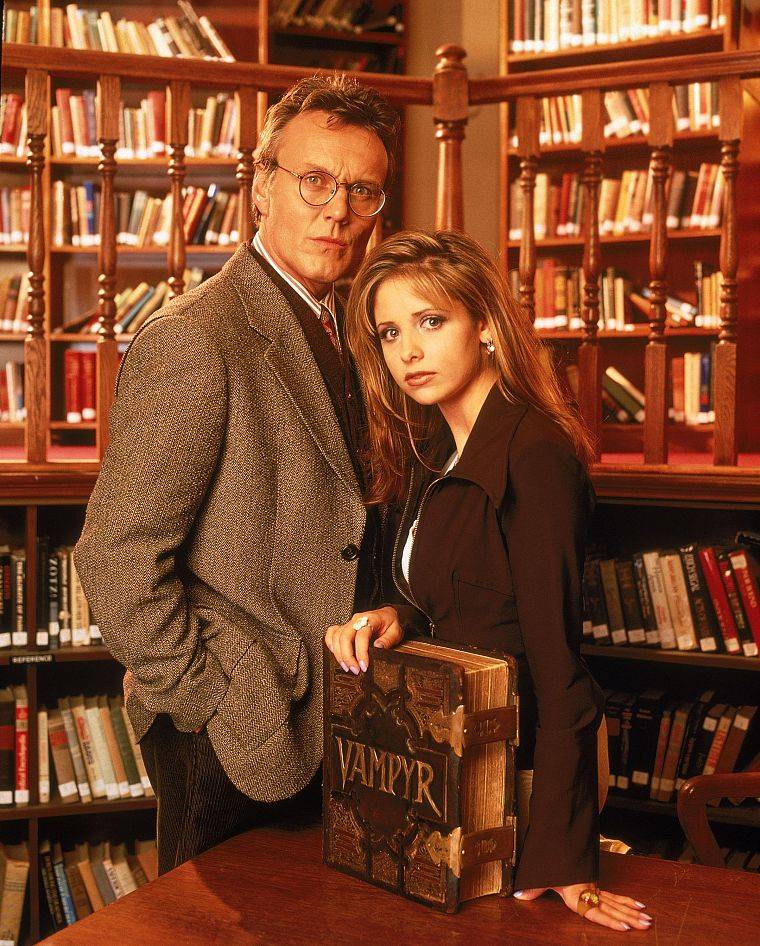 Rupert Giles And Buffy (#3242292) - HD Wallpaper & Backgrounds Download
