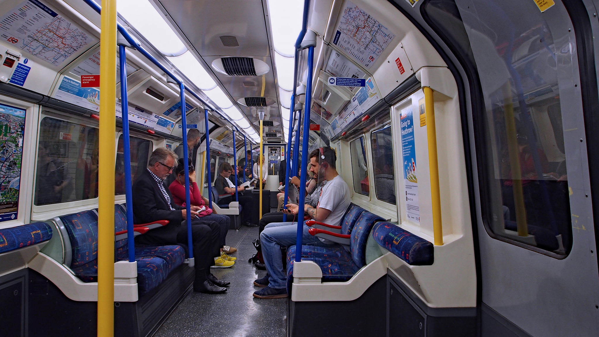 London Underground Tube Train (#3247475) - HD Wallpaper & Backgrounds ...
