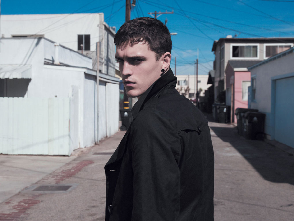 Model Pria Wallpaper Probably Containing A Business - Josh Beech ...