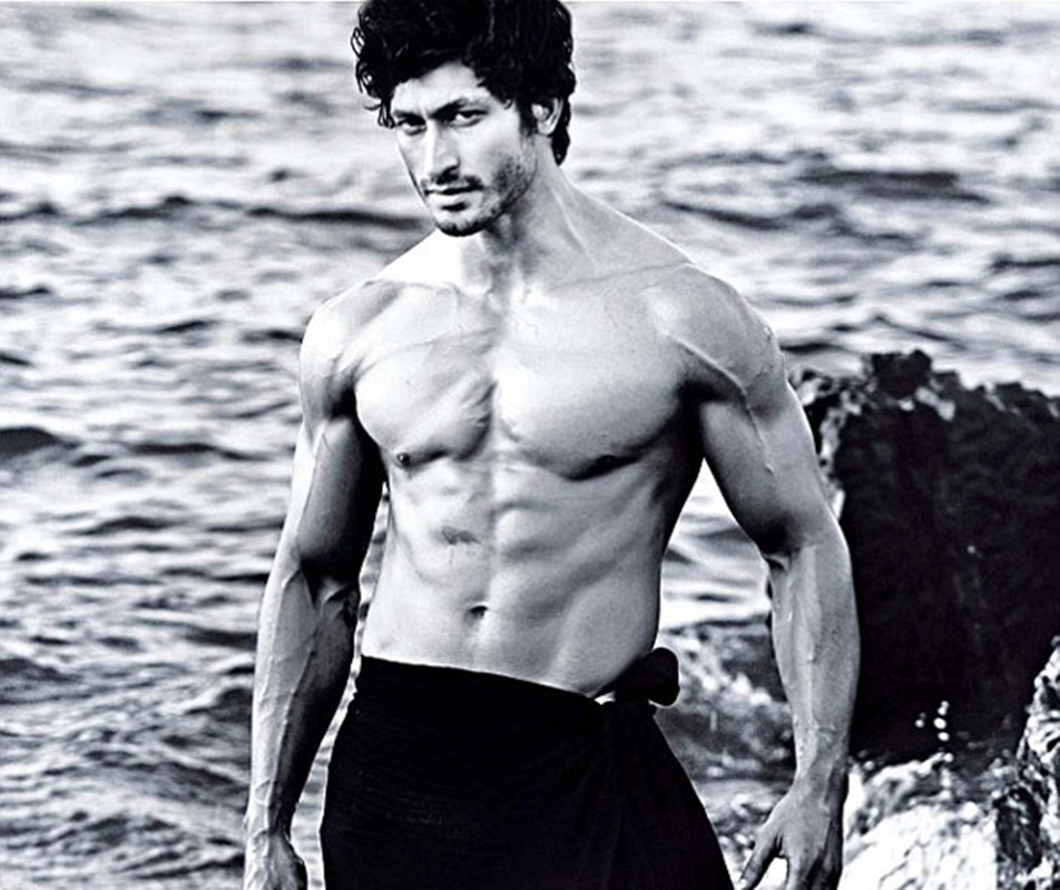 Vidyut Jamwal Showing Body - Commando 2 Boy Body (#646758) - HD ...
