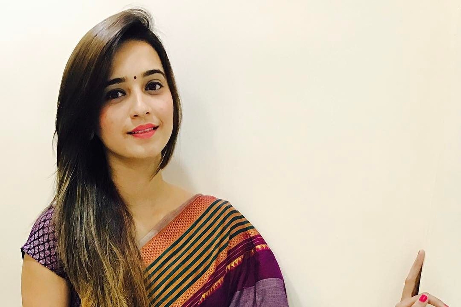 Shivani Surve Hd Wallpapers - Shivani Surve Saree Hot (#675506) - HD Wallpaper & Backgrounds ...