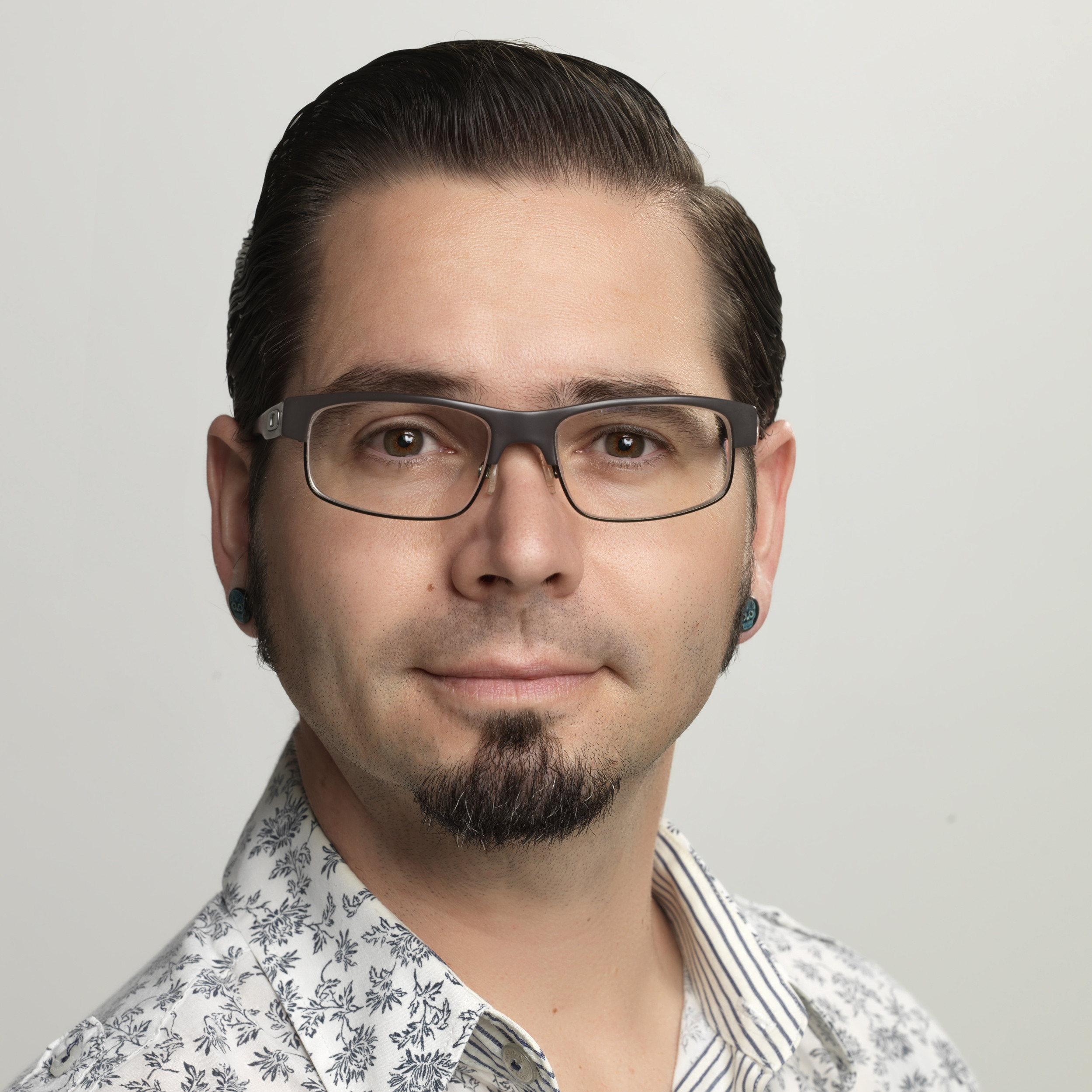 Gentleman (#679564) - HD Wallpaper & Backgrounds Download