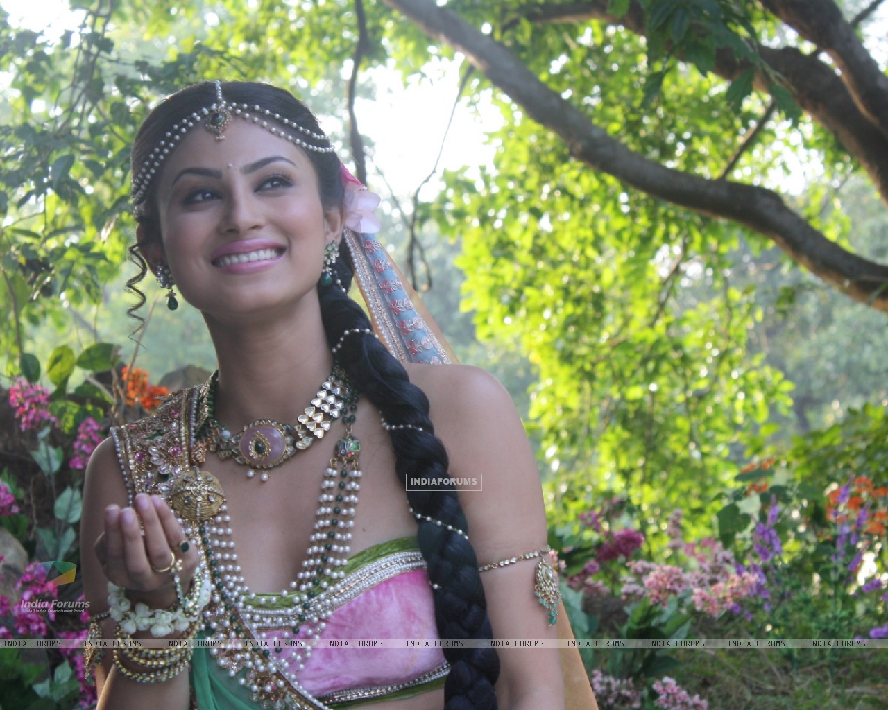 Mouni Roy As Sati In Devon Ke Dev - Mouni Roy Before Plastic Surgery ...