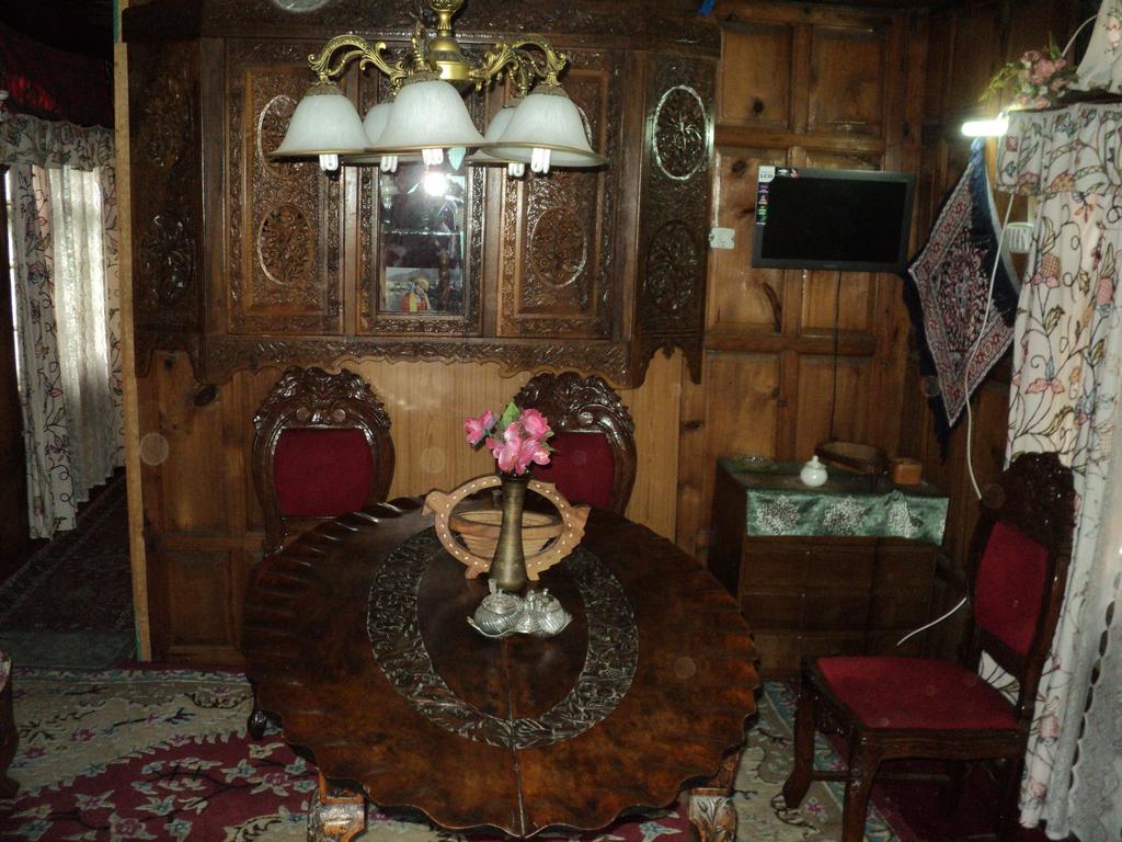 Gallery Image Of This Property - Living Room (#837631) - HD Wallpaper ...