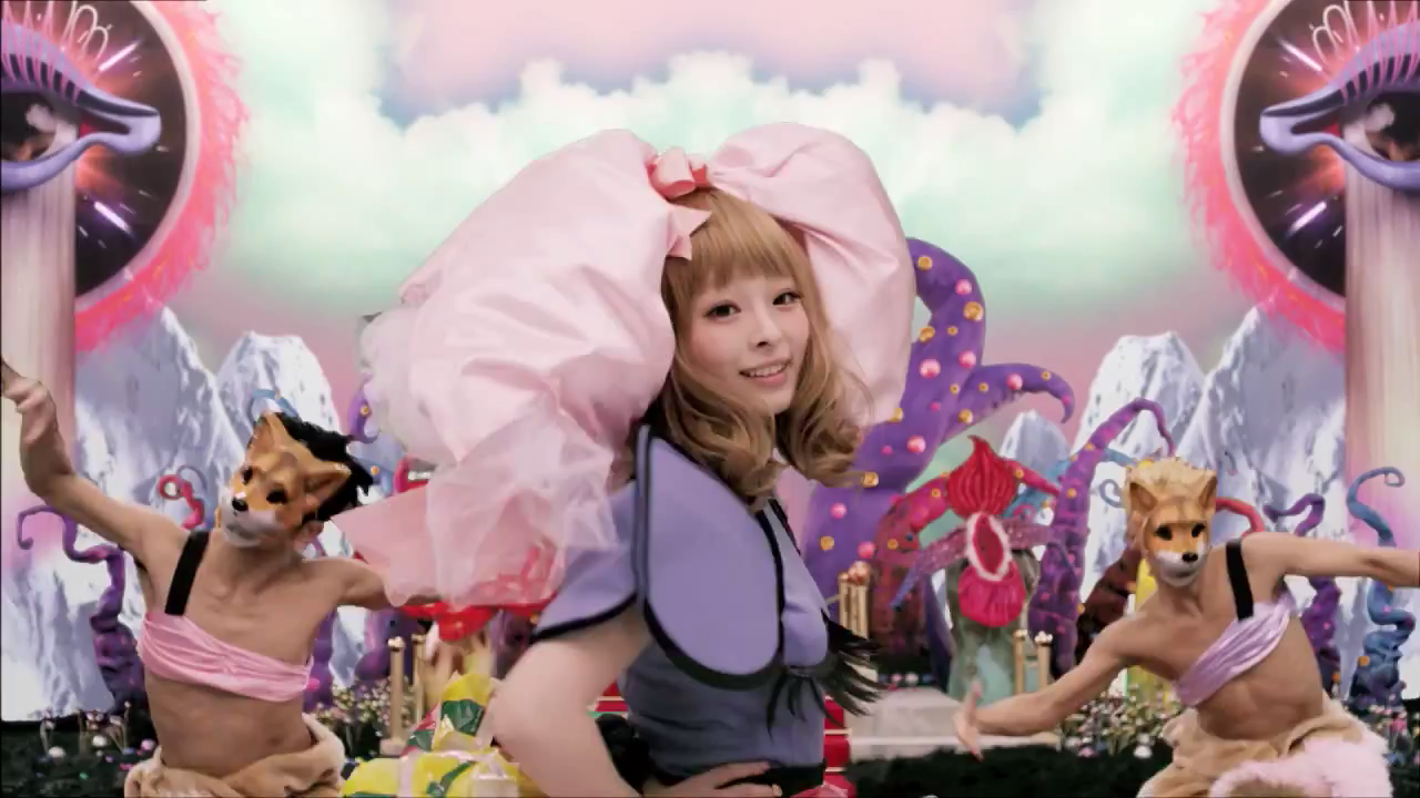 Kyary Pamyu Pamyu Tsukema Tsukeru - Kyary Pamyu Pamyu Dancing Gif ...
